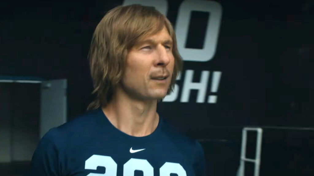 Glen Powell Shared The Funny Story Behind Getting Intentionally Booed ...