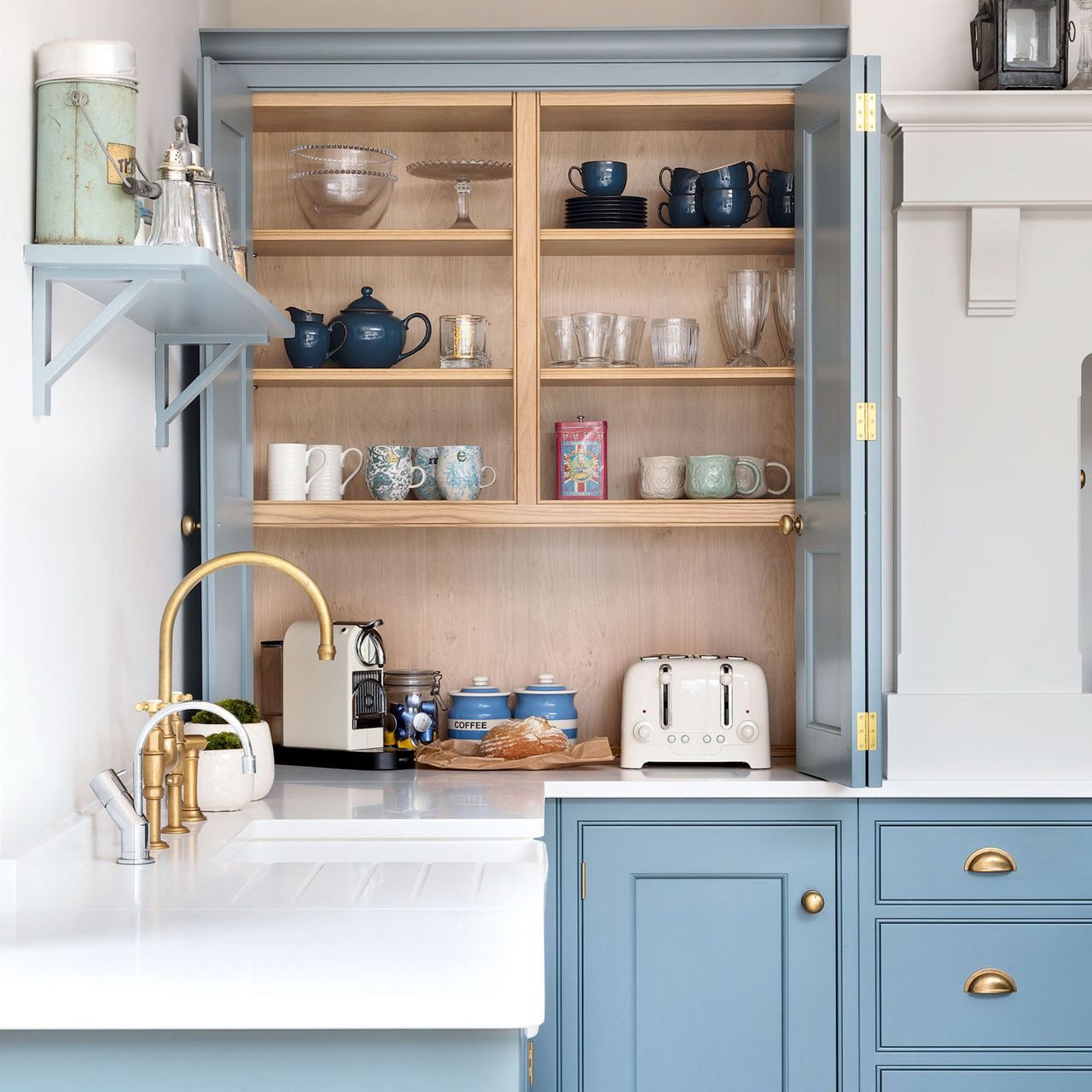 Blue kitchen ideas: 10 ways to brighten kitchens with blue | Ideal Home