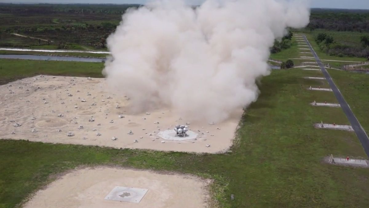 NASA's Morpheus Lander Prototype Touches Down on Mock Moonscape (Video ...
