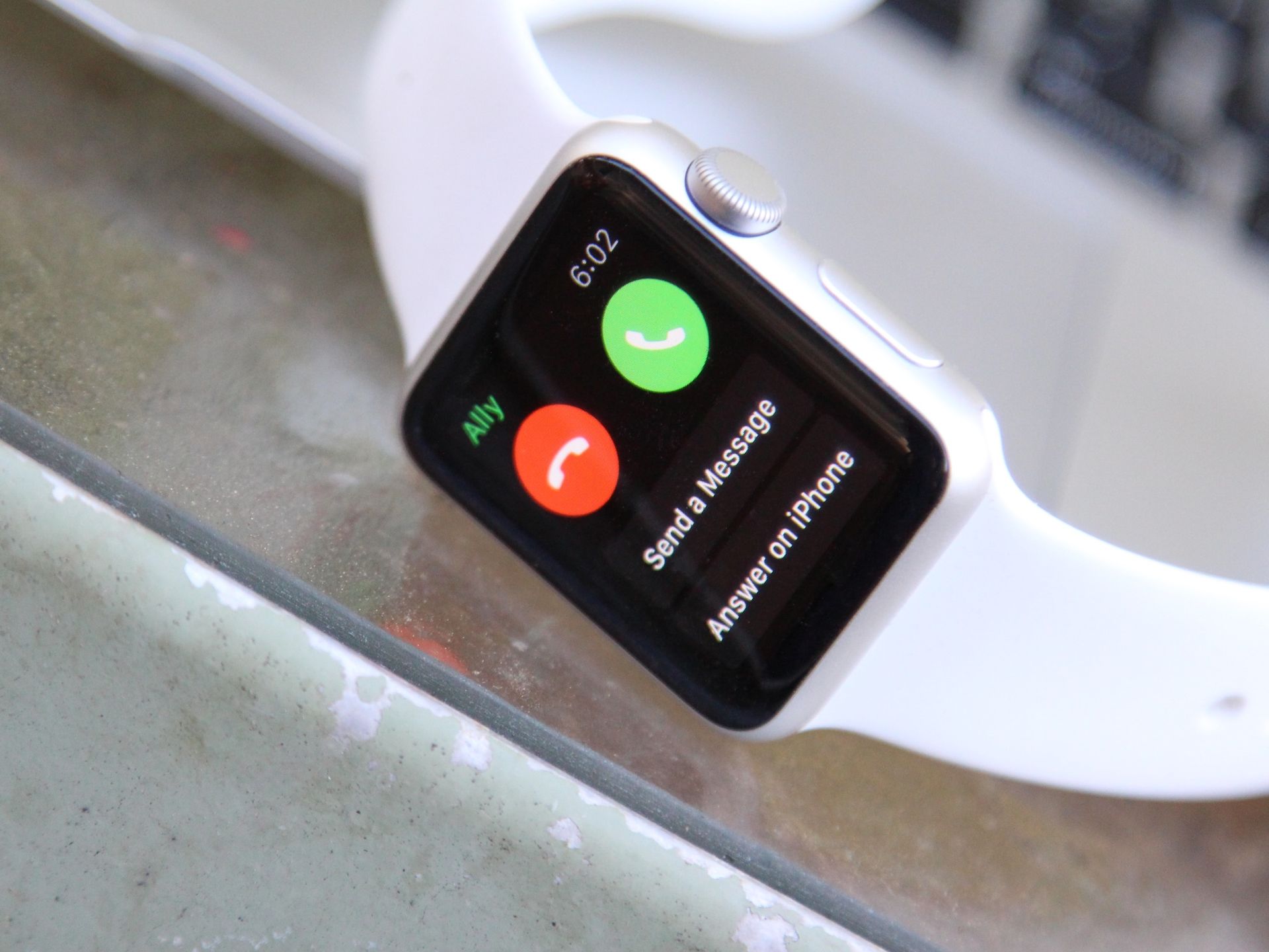 How to transfer a call, message, or email from Apple Watch to iPhone ...