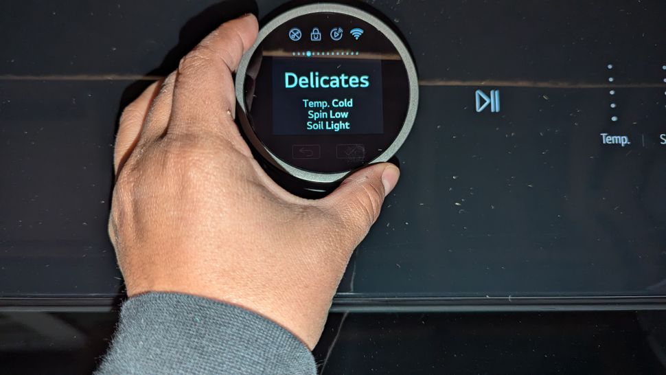 LG WT8600CB 5.5 Cu. Ft. Smart Top Load Washer review | Top Ten Reviews