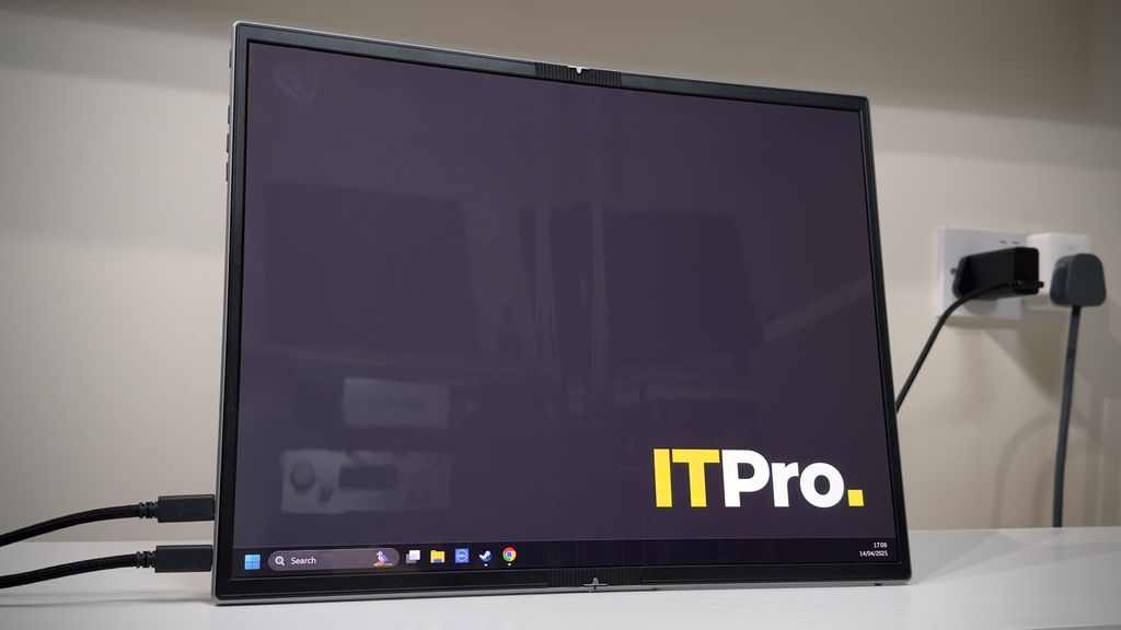 Asus ZenScreen Fold OLED MQ17QH review | IT Pro