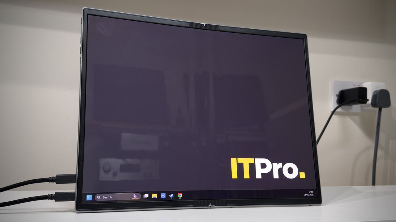 Asus ZenScreen Fold OLED MQ17QH review | IT Pro