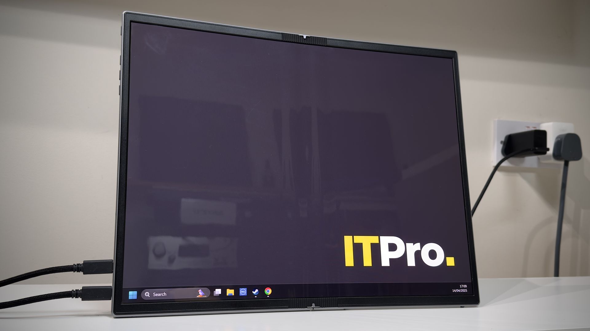 Asus ZenScreen Fold OLED MQ17QH review | IT Pro