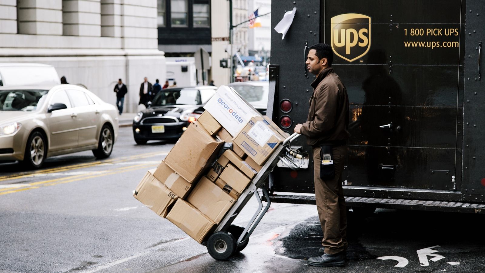 Former UPS employee stole $1.3 million in Apple merchandise — used ...