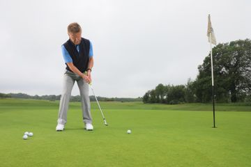Golf putting tips and drills demonstrated by experts | Golf Monthly
