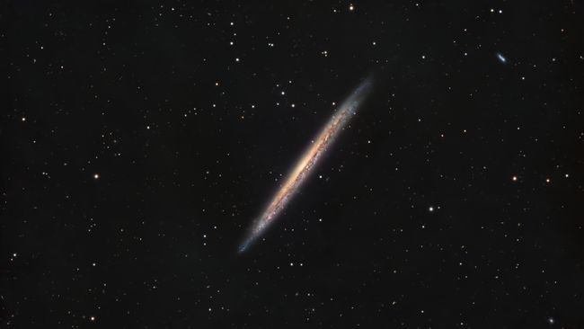 The Knife Edge Galaxy cuts a sharp profile in new amateur portrait ...