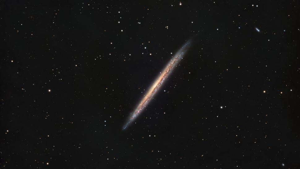 The Knife Edge Galaxy cuts a sharp profile in new amateur portrait ...