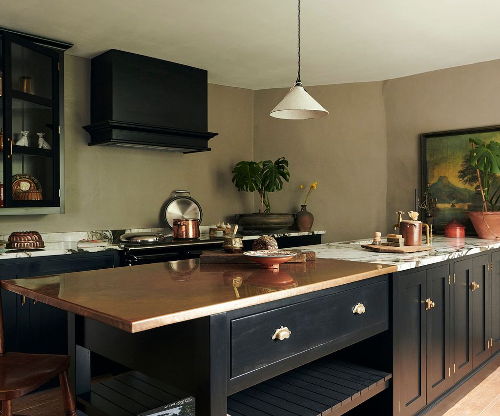 What is a peninsula kitchen layout? Experts weigh in | Homes and Gardens