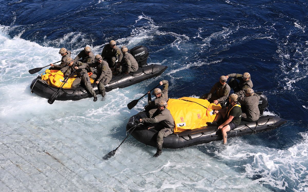 Spectacular Photos: NASA Practices Orion Space Capsule Recovery at Sea ...
