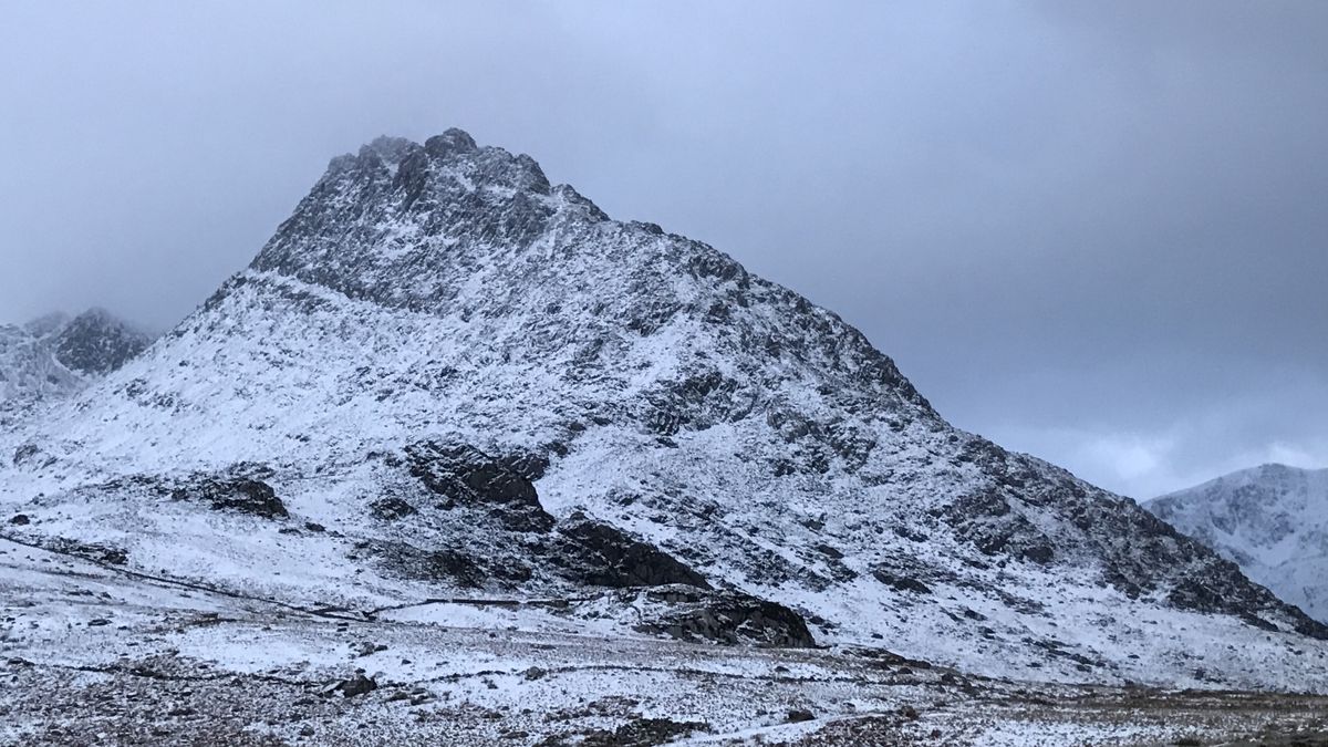 How to put on a climbing harness: our step-by-step guide | Advnture