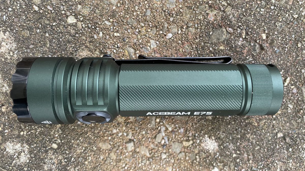 AceBeam E75 high-performance flashlight review | Advnture