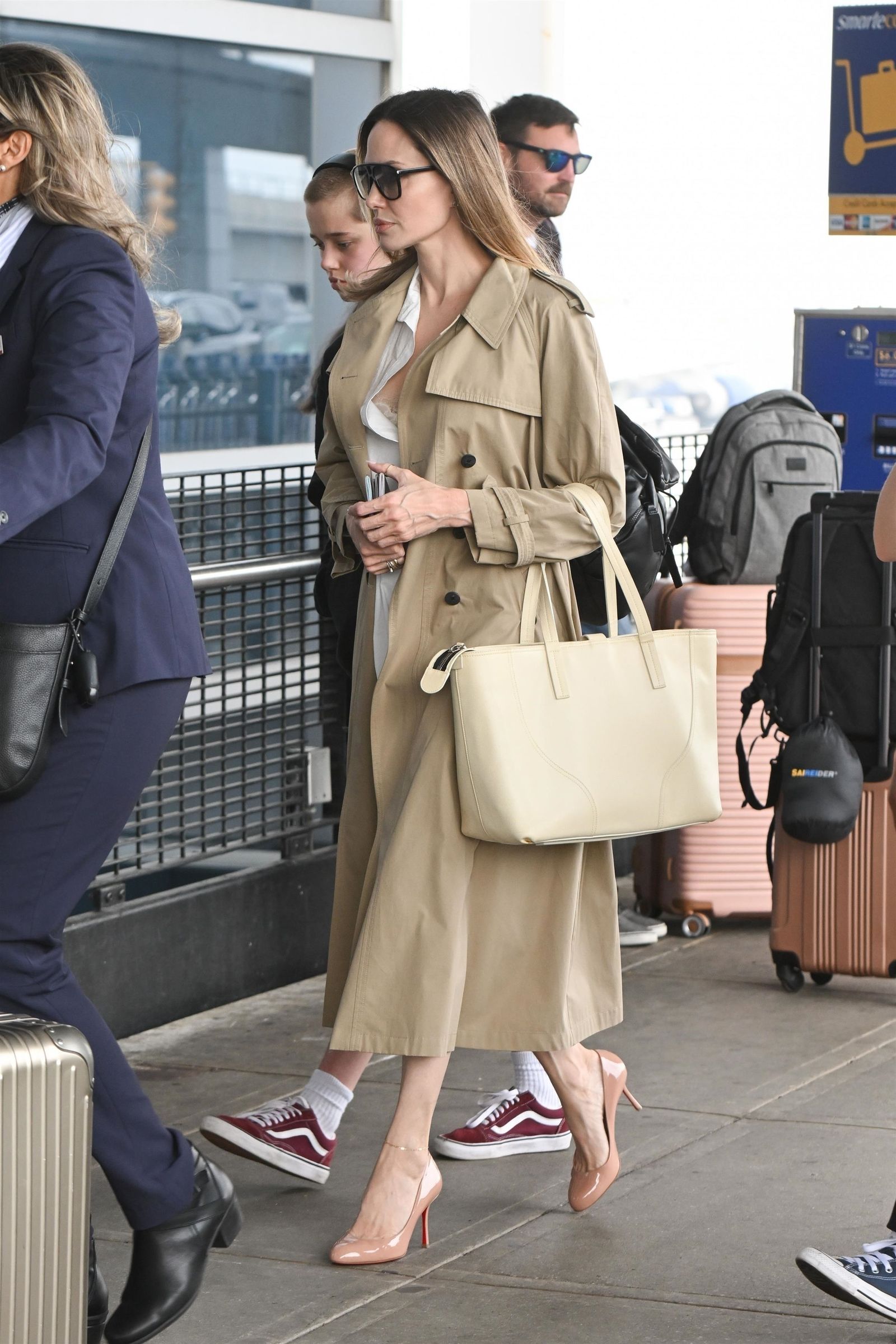 11 Trench Coats to Consider Wearing on Your Next Flight | Who What Wear