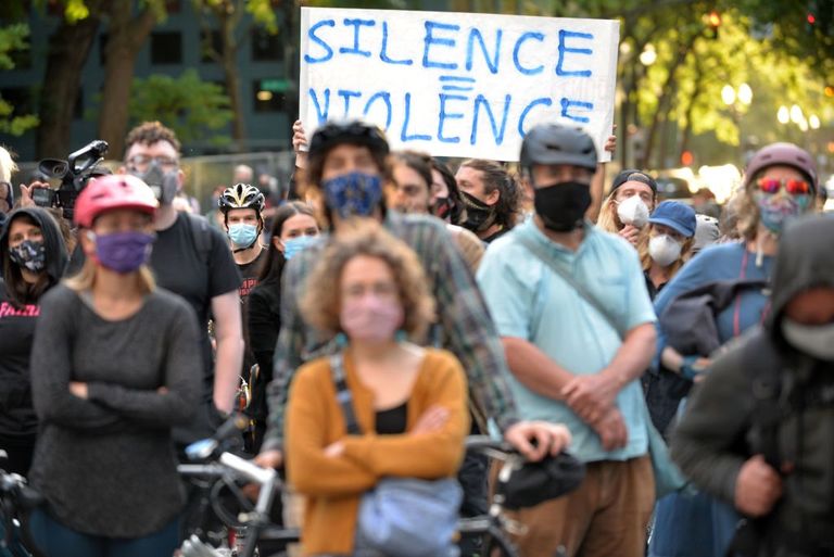 Portland protests grow after federal intervention, drawing wall of moms ...
