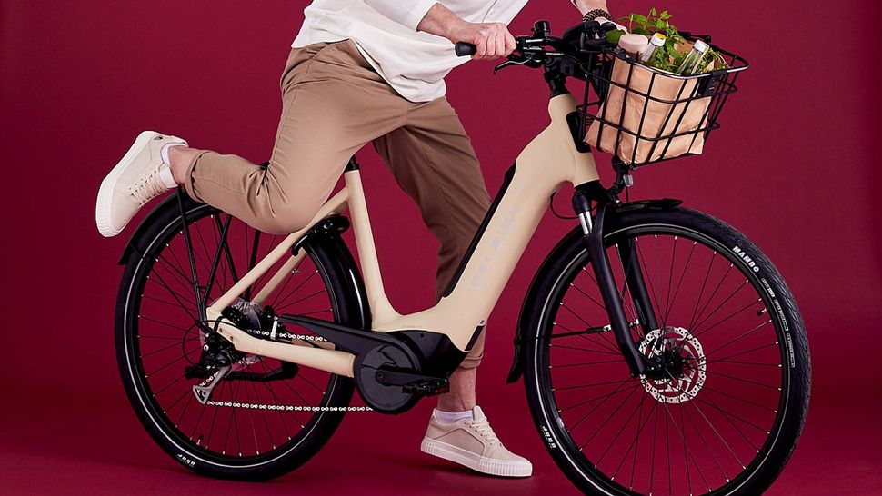 Raleigh’s latest e-bikes offer 100-mile range for surprisingly little ...