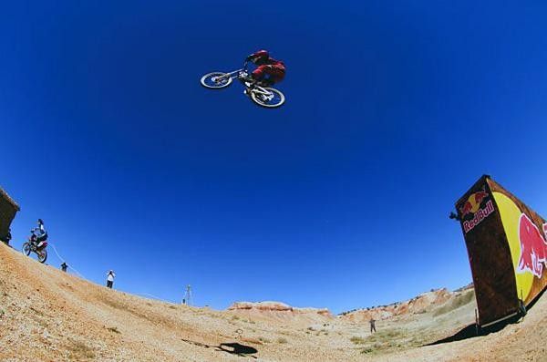 Rennie nails his big jump - sort of | Cyclingnews