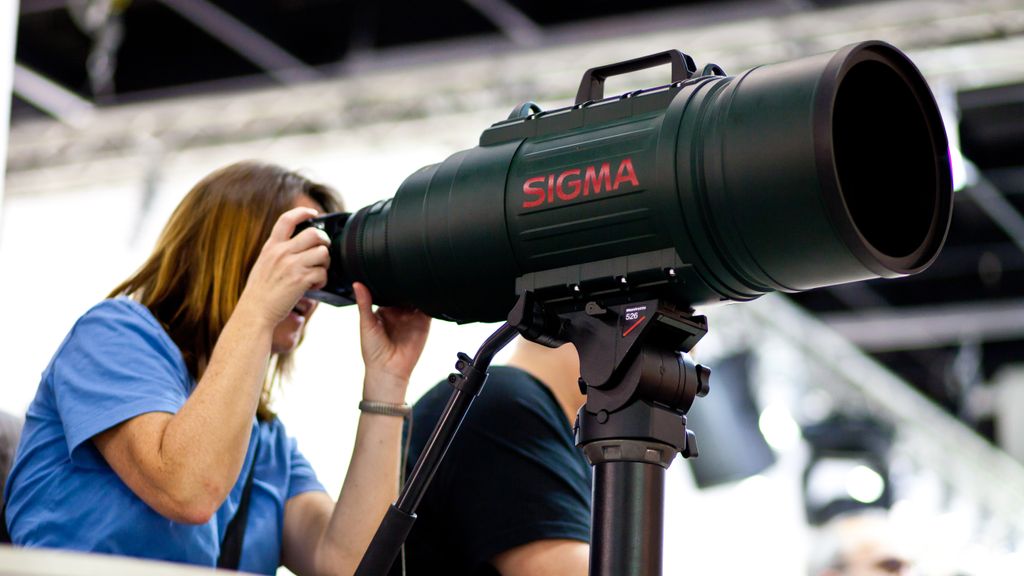 Still alive! Sigma's most outrageous lens lives another day | Digital ...