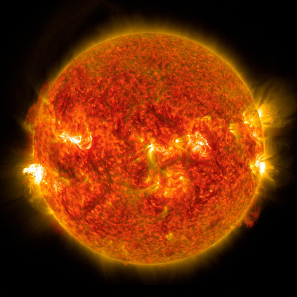 Spectacular Solar Flare Erupts from the Sun (Photos, Video) | Space