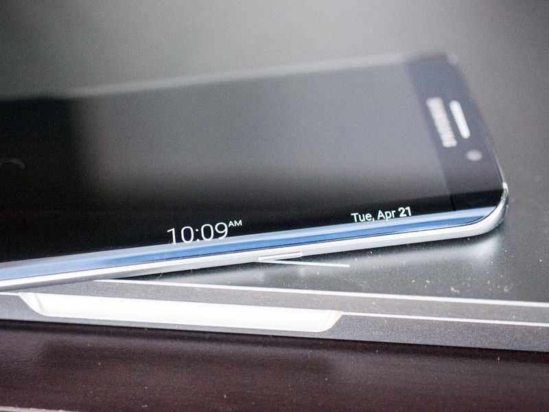 The Galaxy S6 edge: Here's what that crazy curved display can do ...