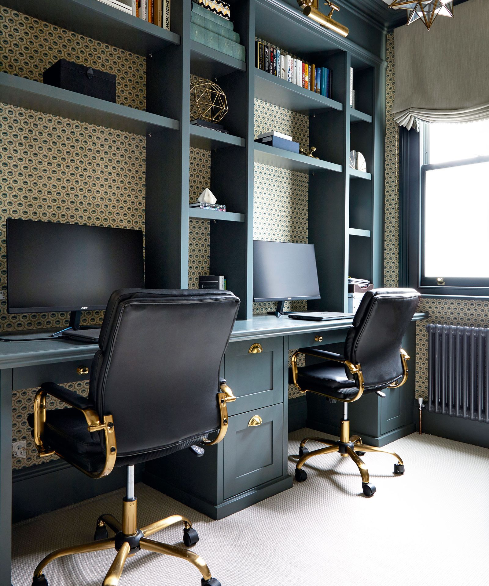 How to clean a monitor – 3 steps to a streak-free screen | Homes and ...