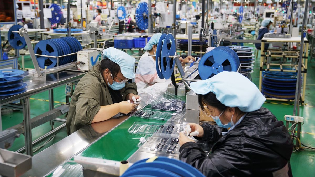 The Trump administration wants Apple to build iPhones in the U.S ...