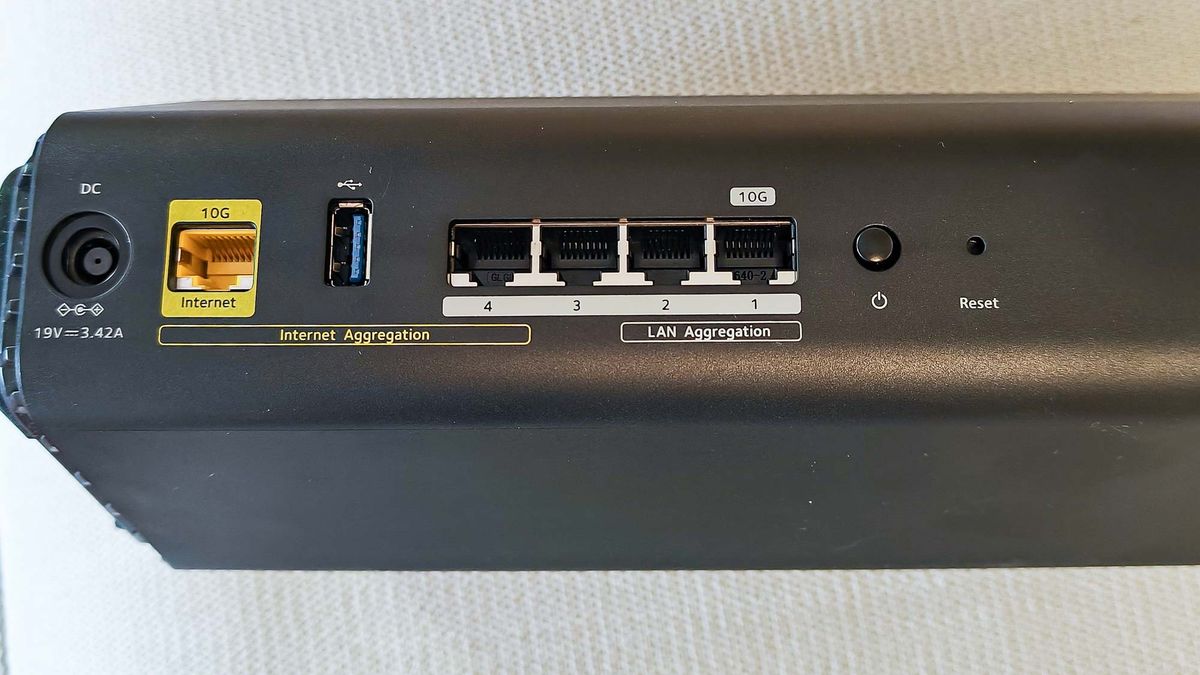 Netgear Nighthawk RS600 review: Delivering Wi-Fi 7 speeds for less ...