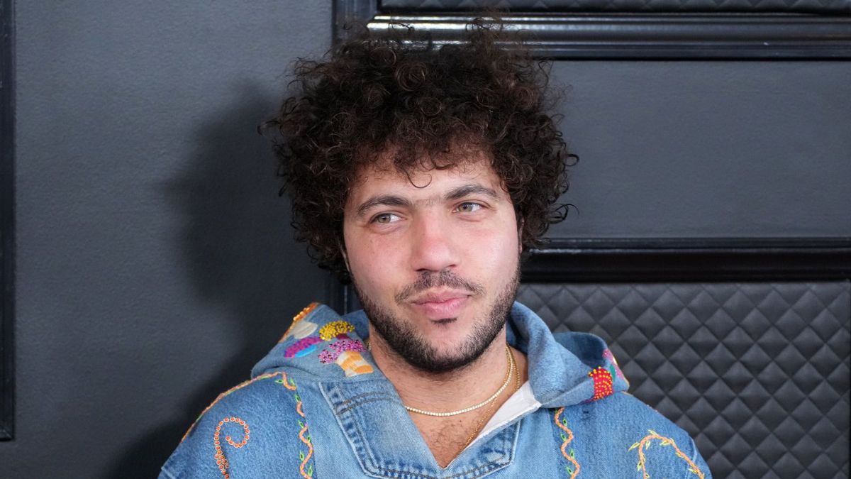Benny Blanco's '70s style living room is a study in contrast | Homes ... Benny Blanco's '70s style living room is a study in contrast | Homes ...