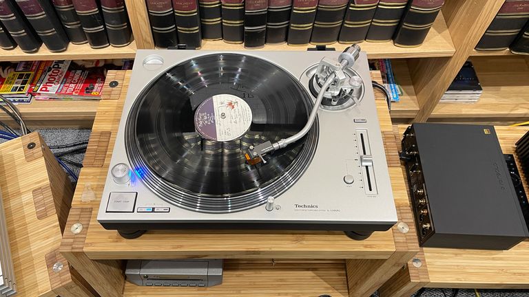 Technics SL-1200GR2 review: a turntable with terrific build quality ...