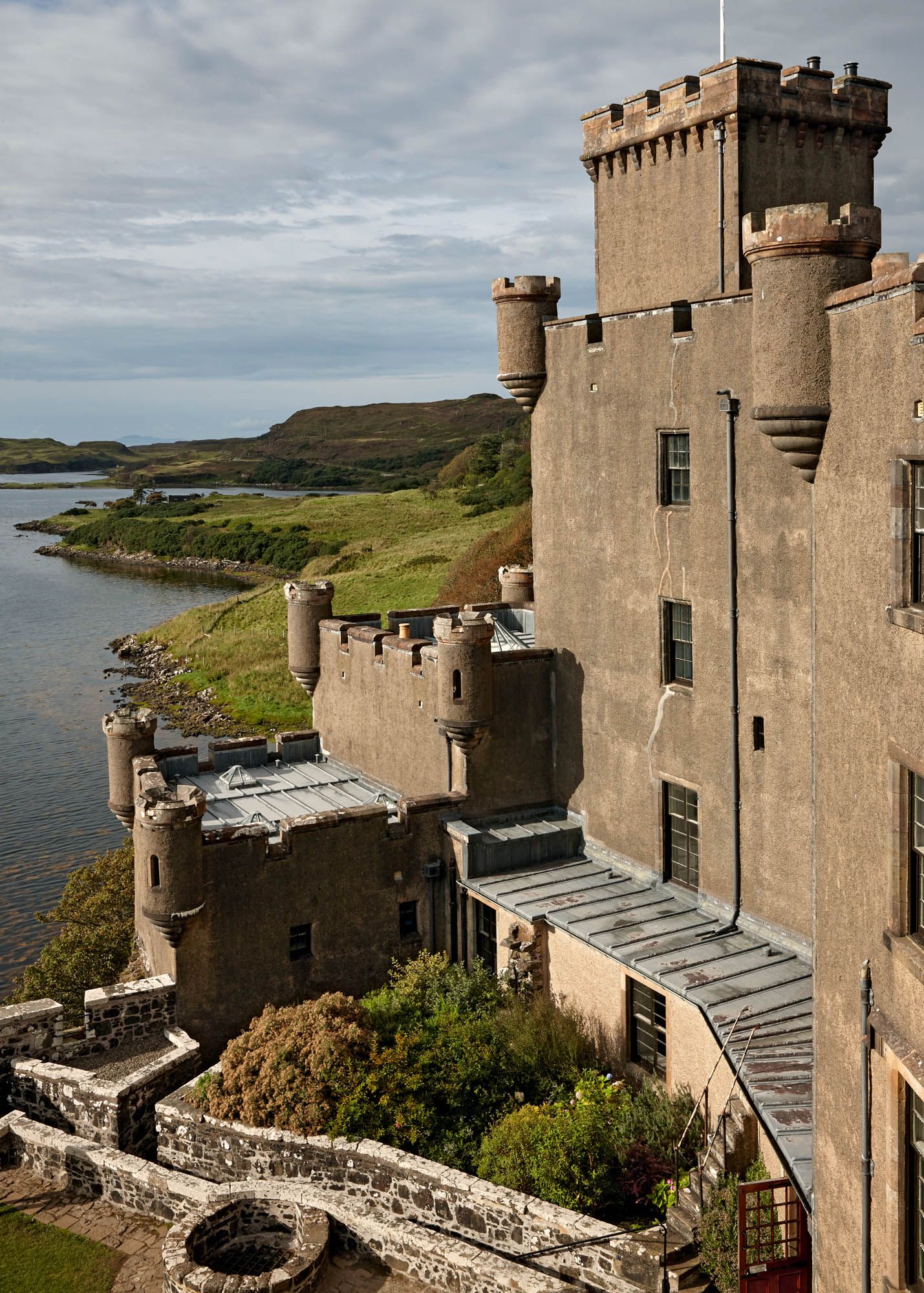 'The ideal of a Scottish castle': 800 years of Dunvegan Castle, one of ...