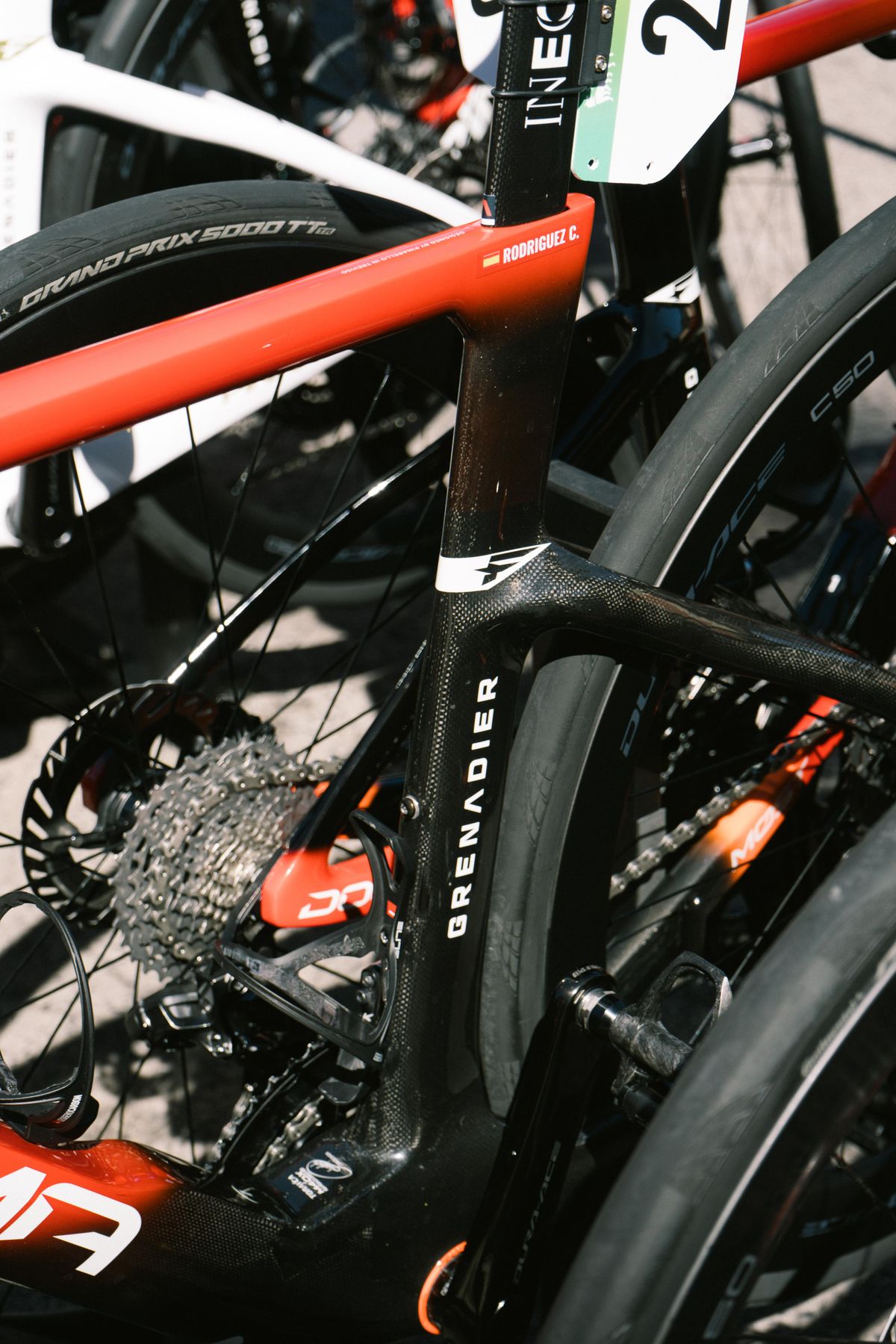 Ineos Grenadiers using special fleet of superlight frames repainted by ...