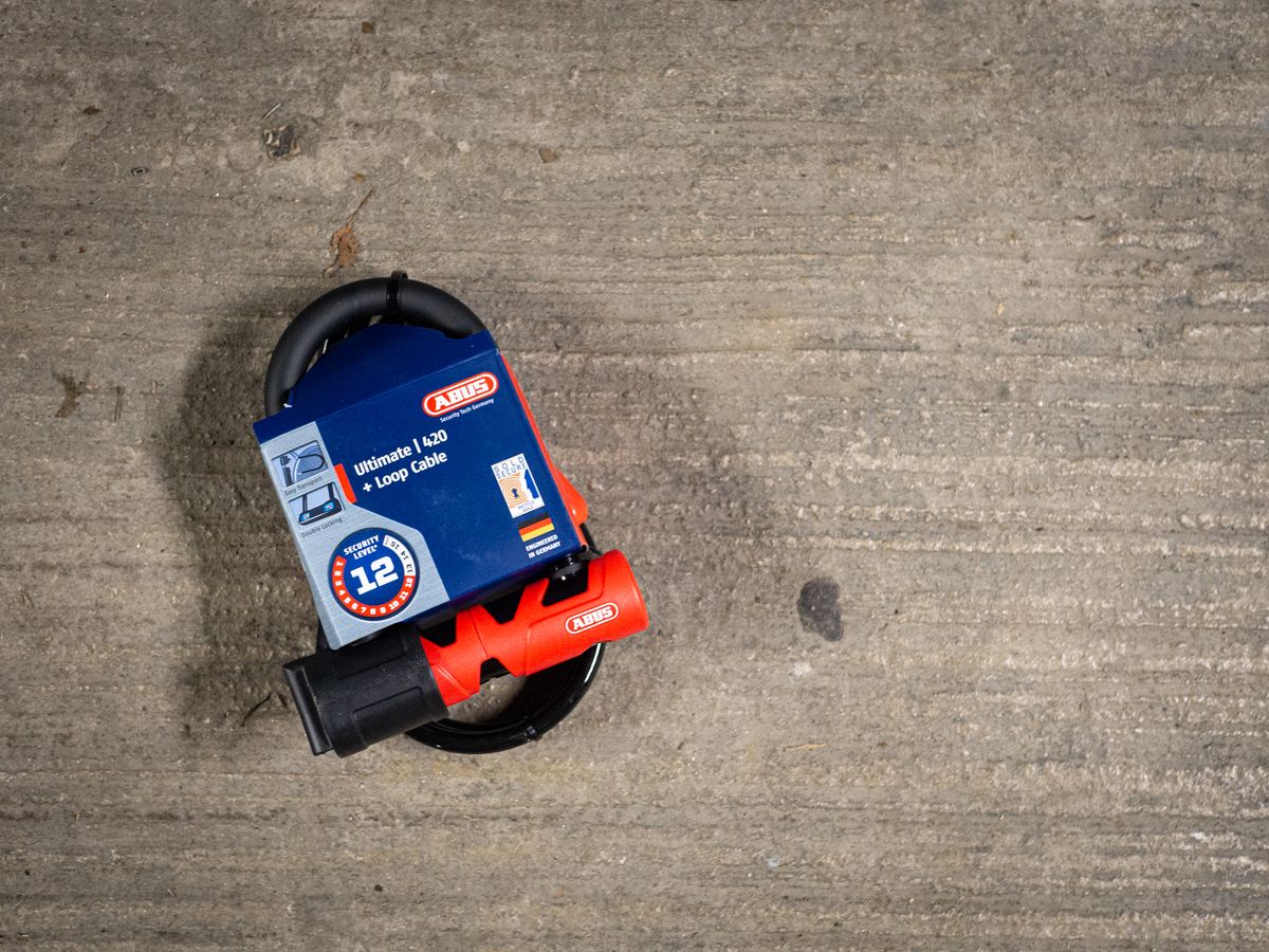 Abus Ultimate 420 + Loop Cable bike lock review: A compact, commuter-friendly combo - Sports Buzz