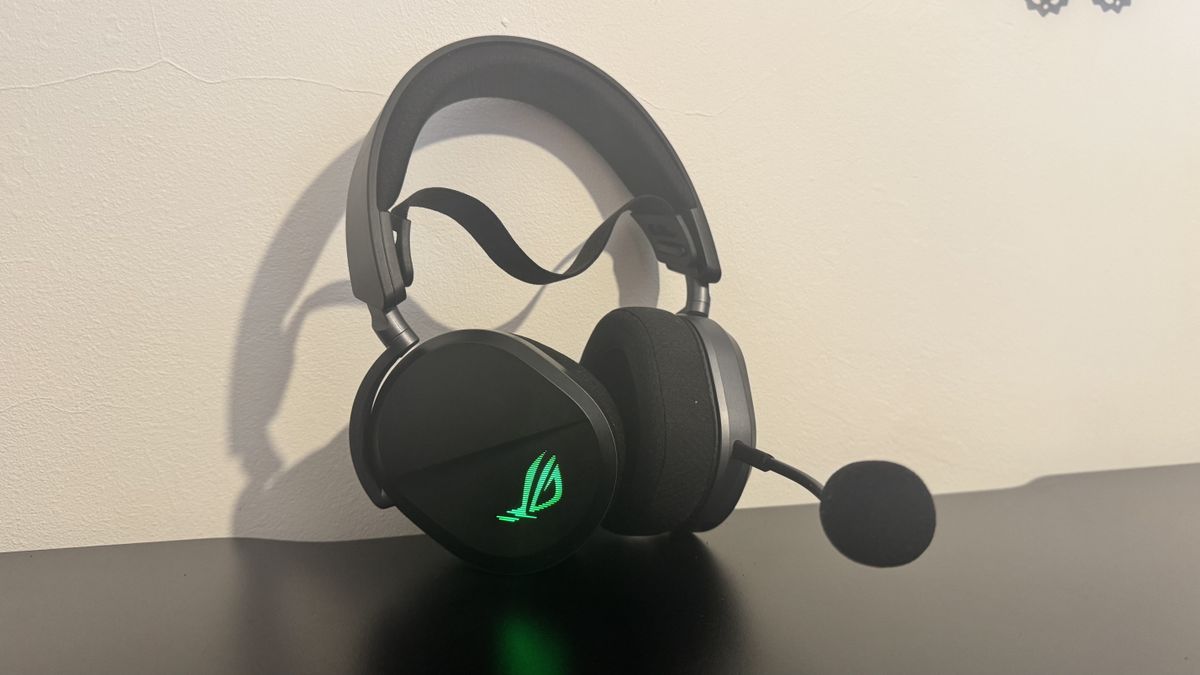 This wireless Asus gaming headset has been my savior in the summer heat ...