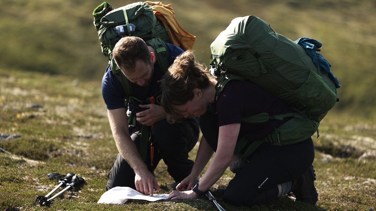 Hikers complete the longest straight line between two roads | Advnture