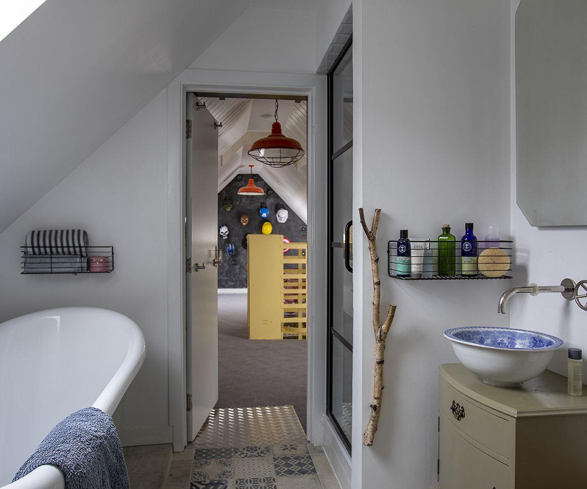 Stylish ensuite bathroom ideas to suit spaces big and small | Homebuilding