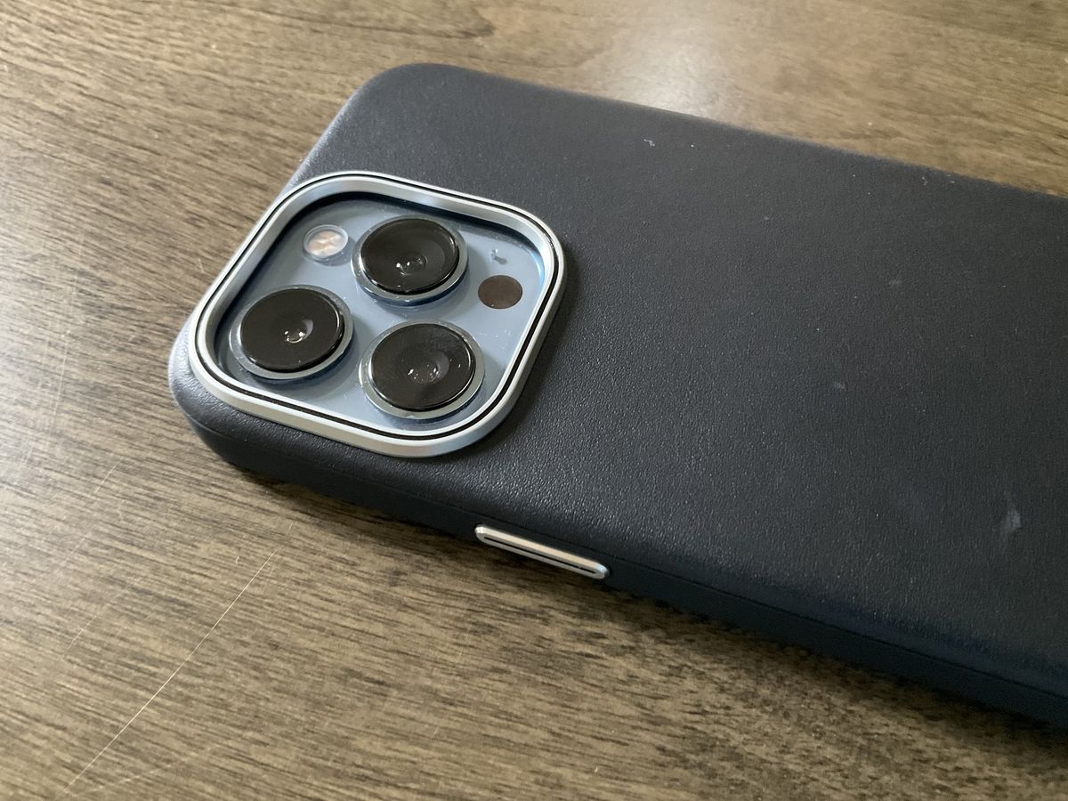 Spigen Enzo iPhone Case review: Classy Italian leather case — but at a ...