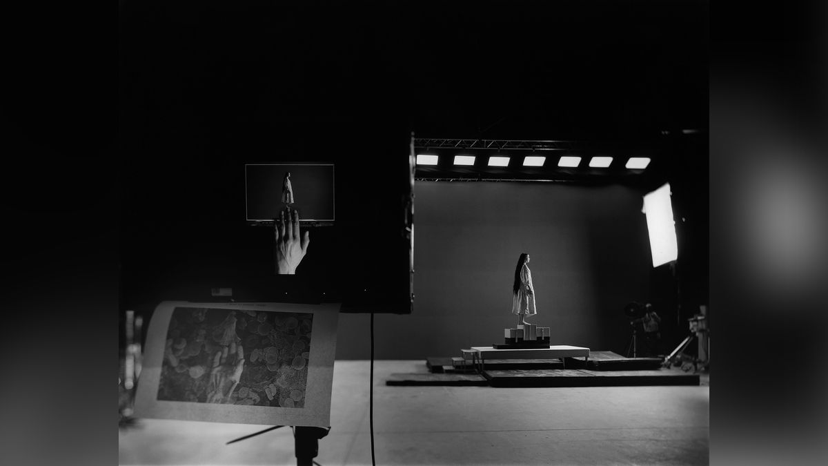 Poor Things director captures the surreal life on set of the Oscar ...