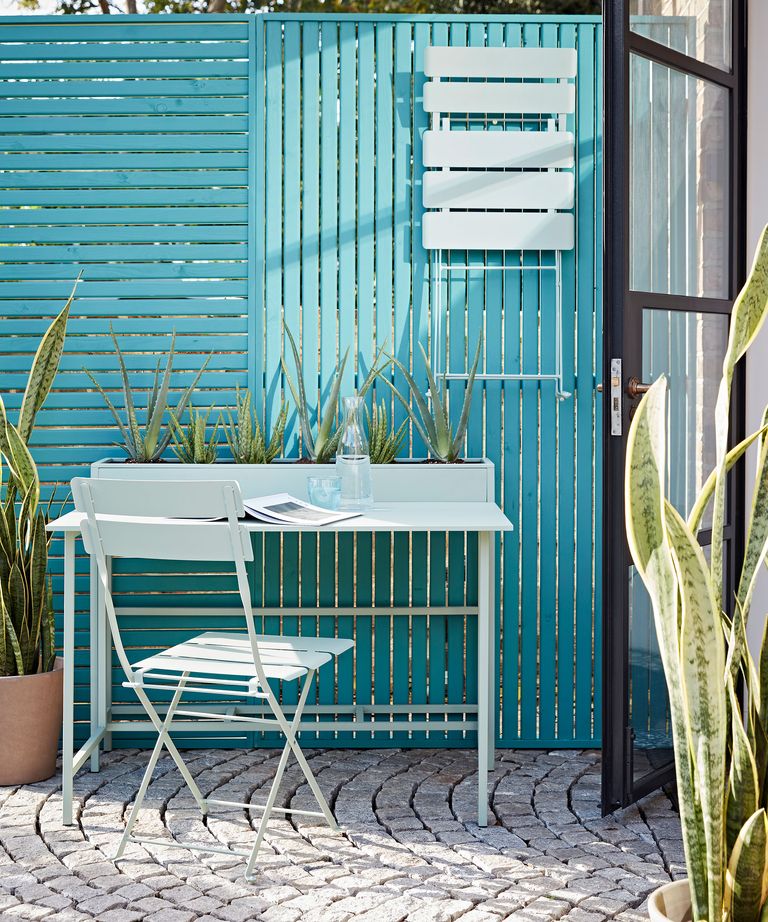 9 small garden fence ideas to add style to compact spaces | Livingetc