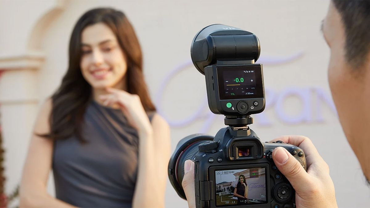 New Godox V1 Mid camera flash: compact professional lighting for “fast ...