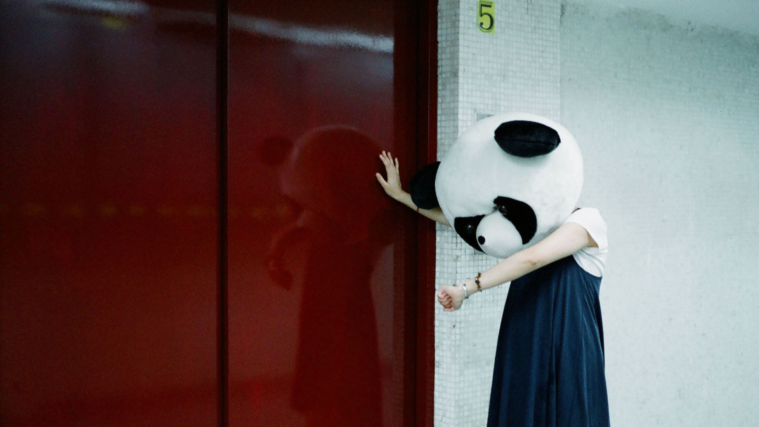 11 Weird Jobs Around the World - Most Unusual Odd Careers Available ...