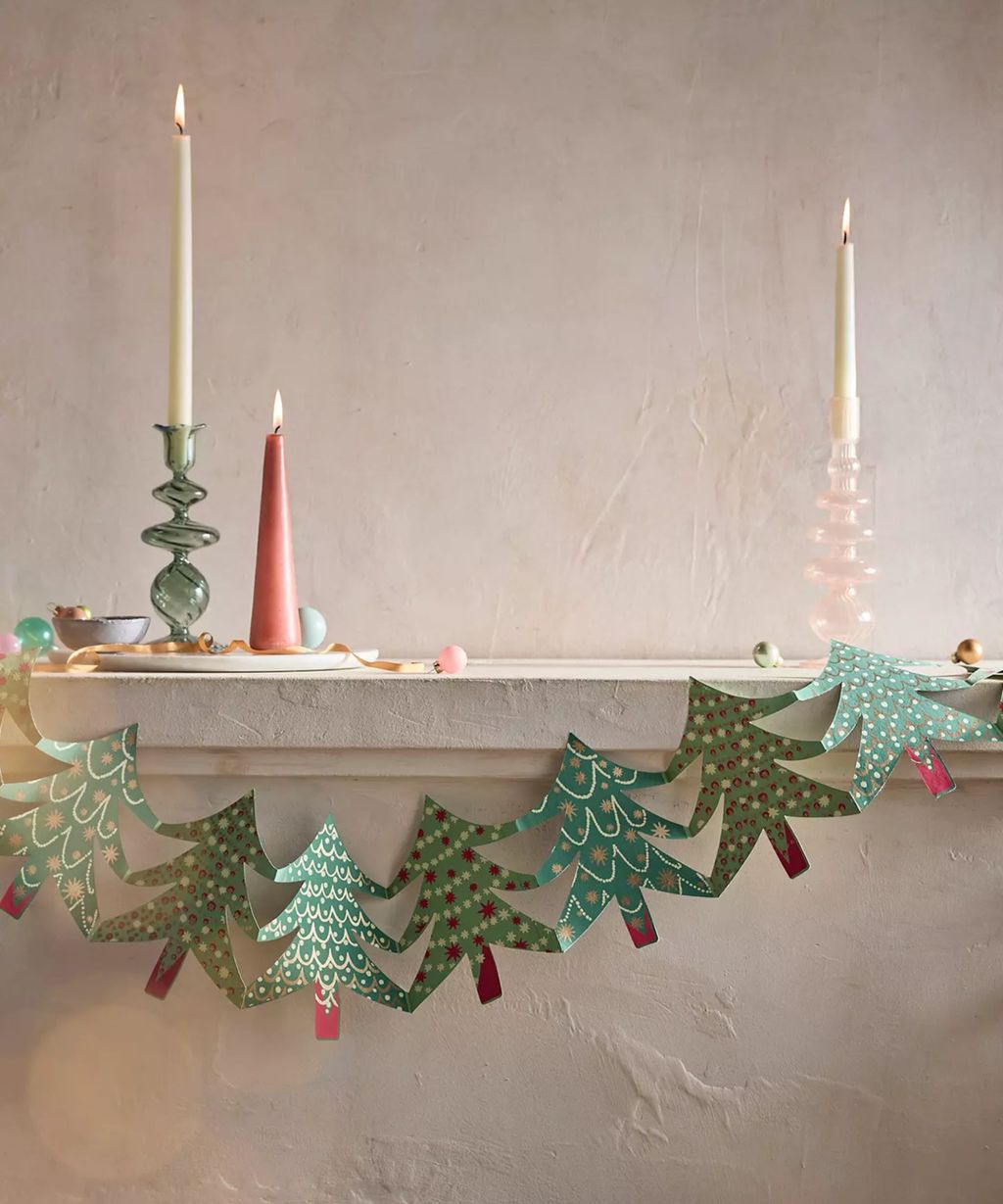 Christmas garland ideas: 12 creative ways to display yours | Homes and ...