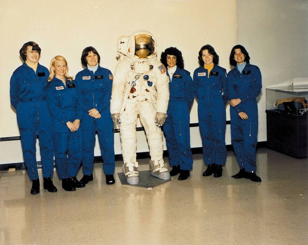 True stories of NASA's 1st women astronauts in new book 'The Six' | Space