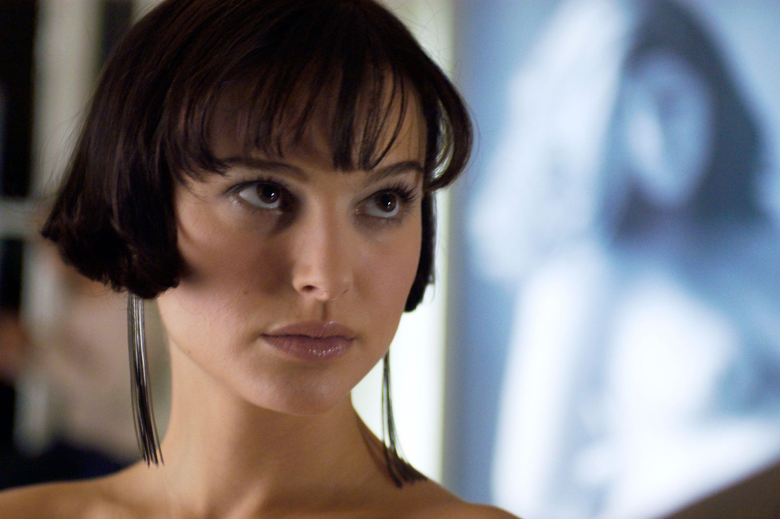 The Story Behind Natalie Portman's Pink Wig in 'Closer' | Marie Claire