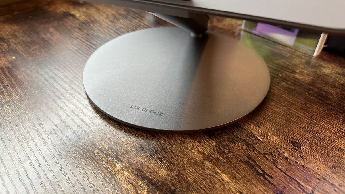Lululook 360 Rotating Foldable Laptop Stand review: let your MacBook ...