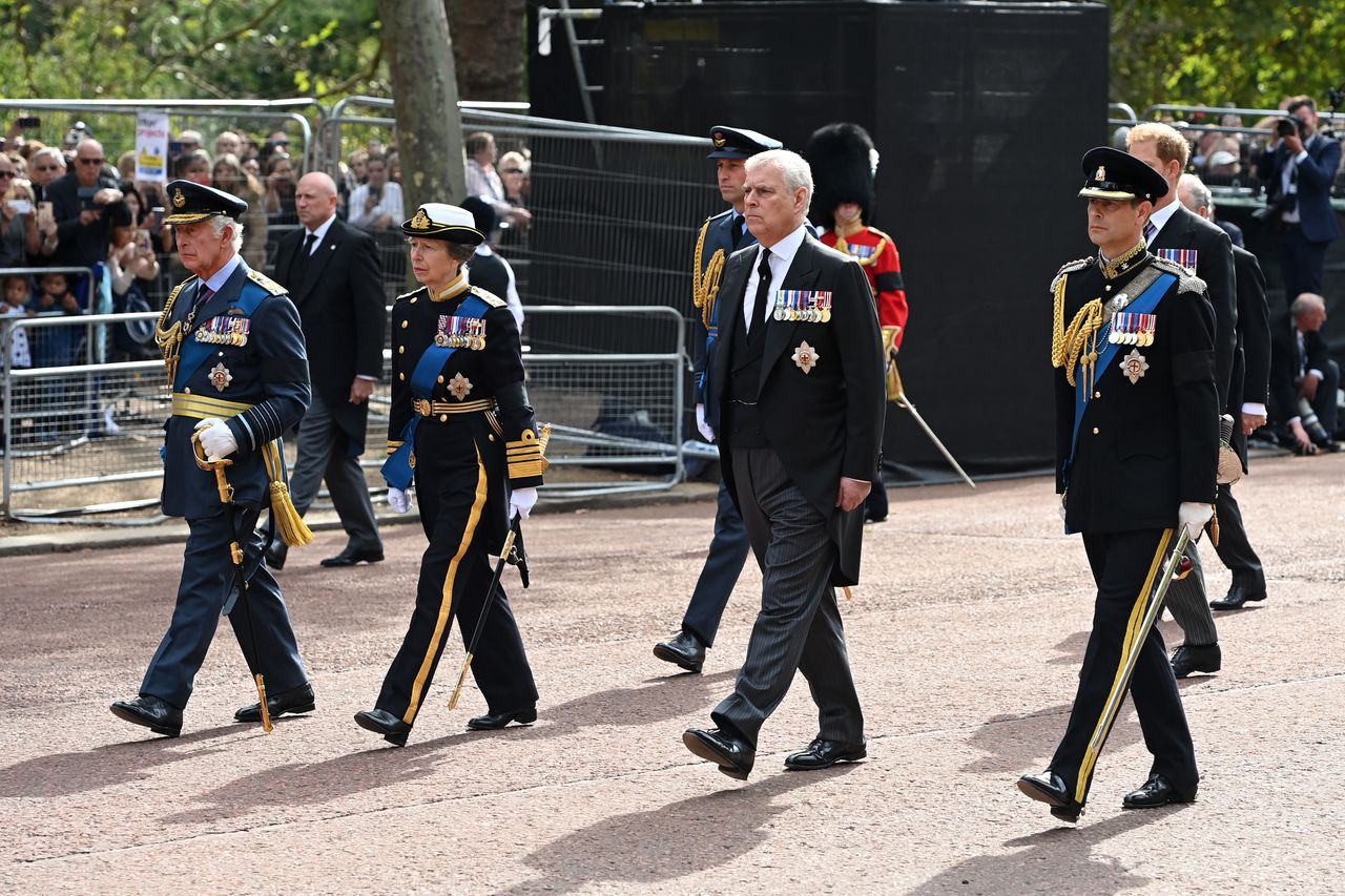 Prince William and Prince Harry Walk Behind Queen Elizabeth's Coffin ...