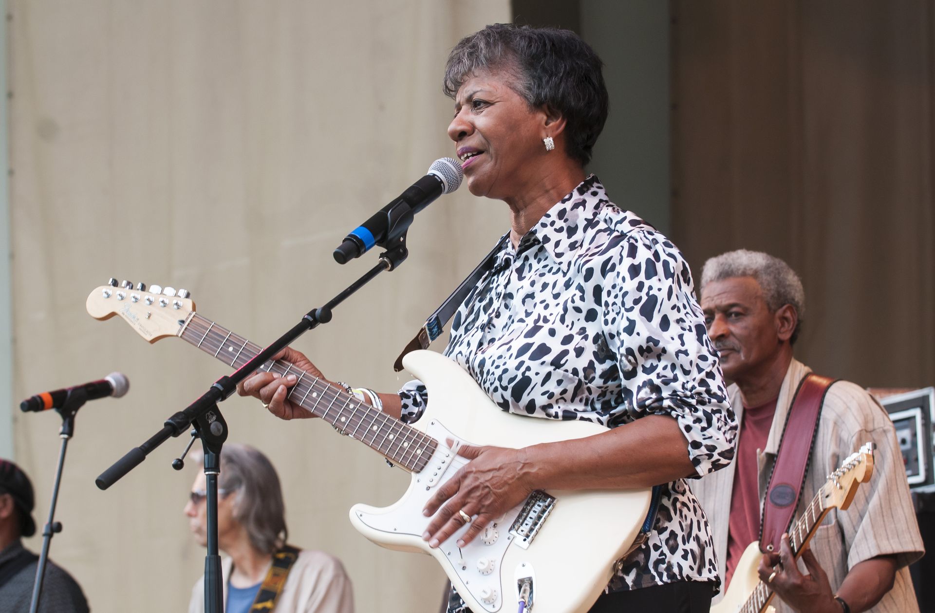 “I Just Knew I Was Born to Play That Guitar”: Barbara Lynn Recalls Her ...