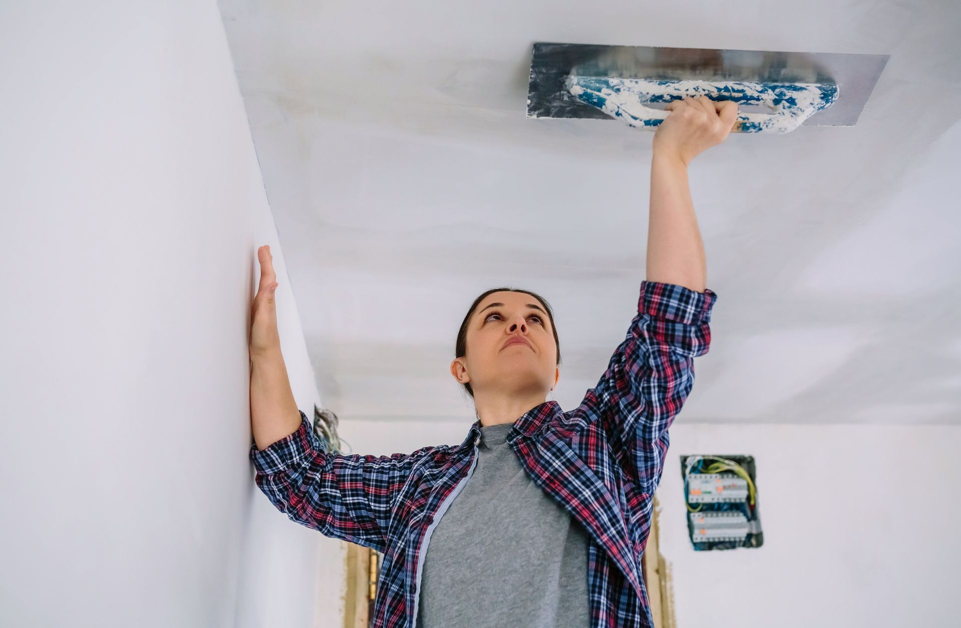 How to repair a plaster ceiling: restore its smooth surface | Homes and ...