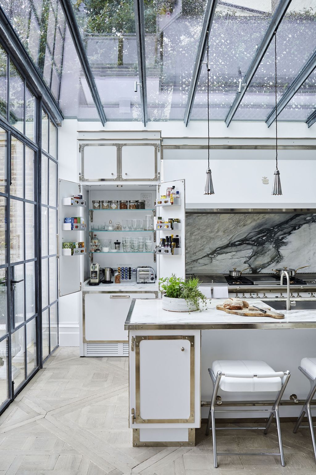 Pantry door ideas to restore order and originality to your kitchen ...