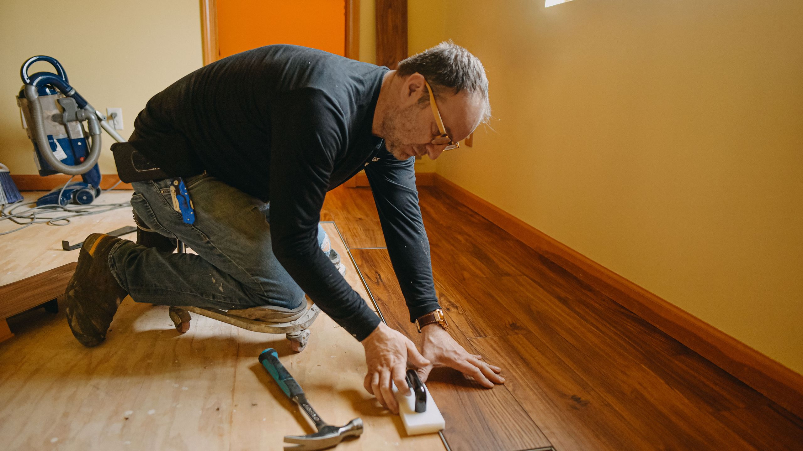 10 most common mistakes when laying laminate flooring | Homebuilding