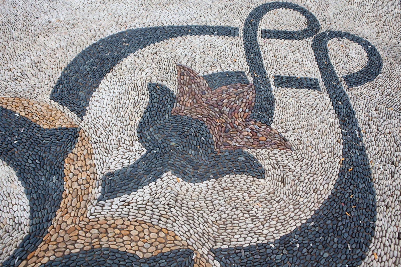 Pebble Walkway Ideas – How To Create A Pebble Mosaic Walkway For The ...