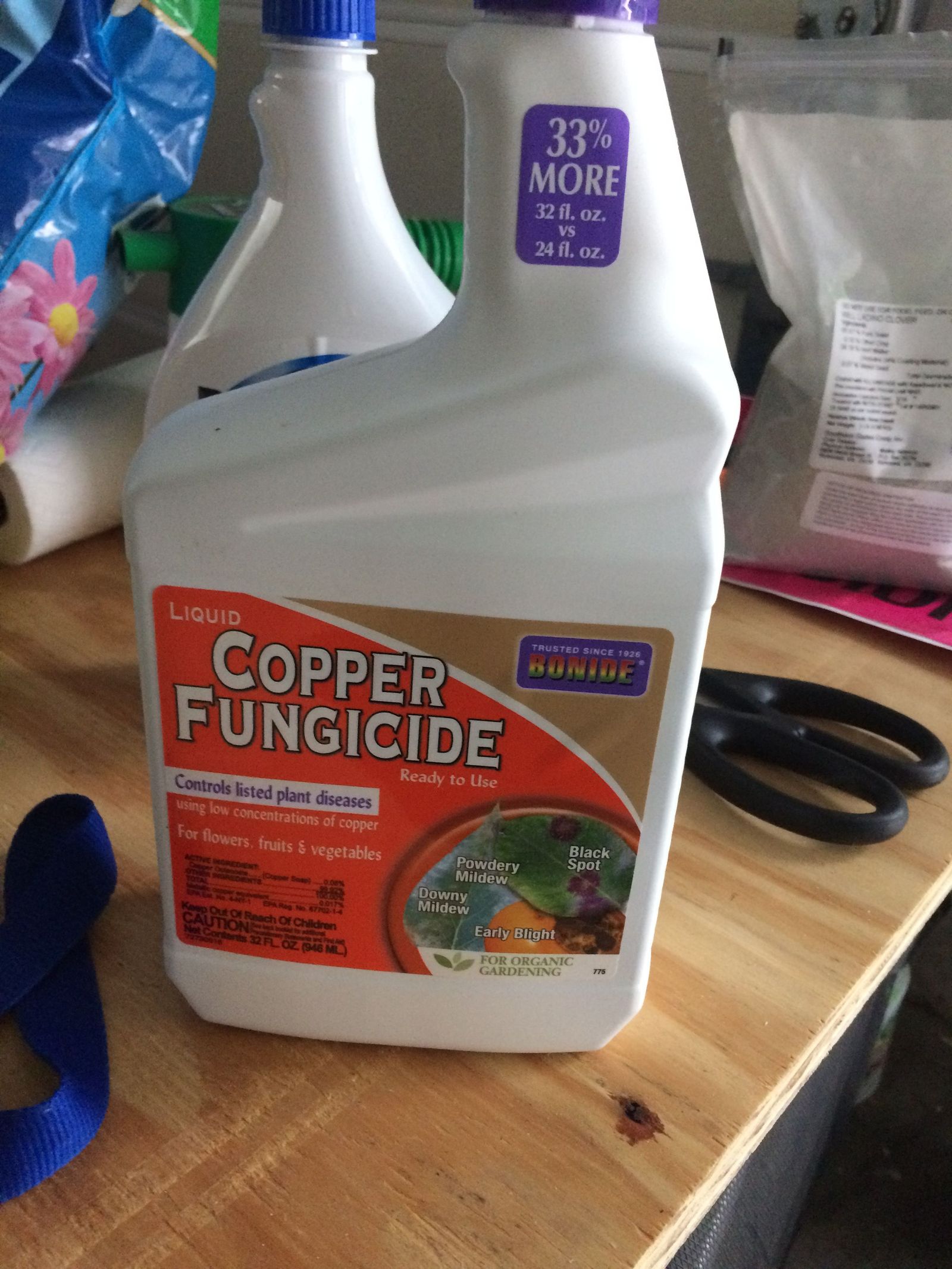 Copper Fungicide Uses: When To Use Copper Fungicide In The Garden ...